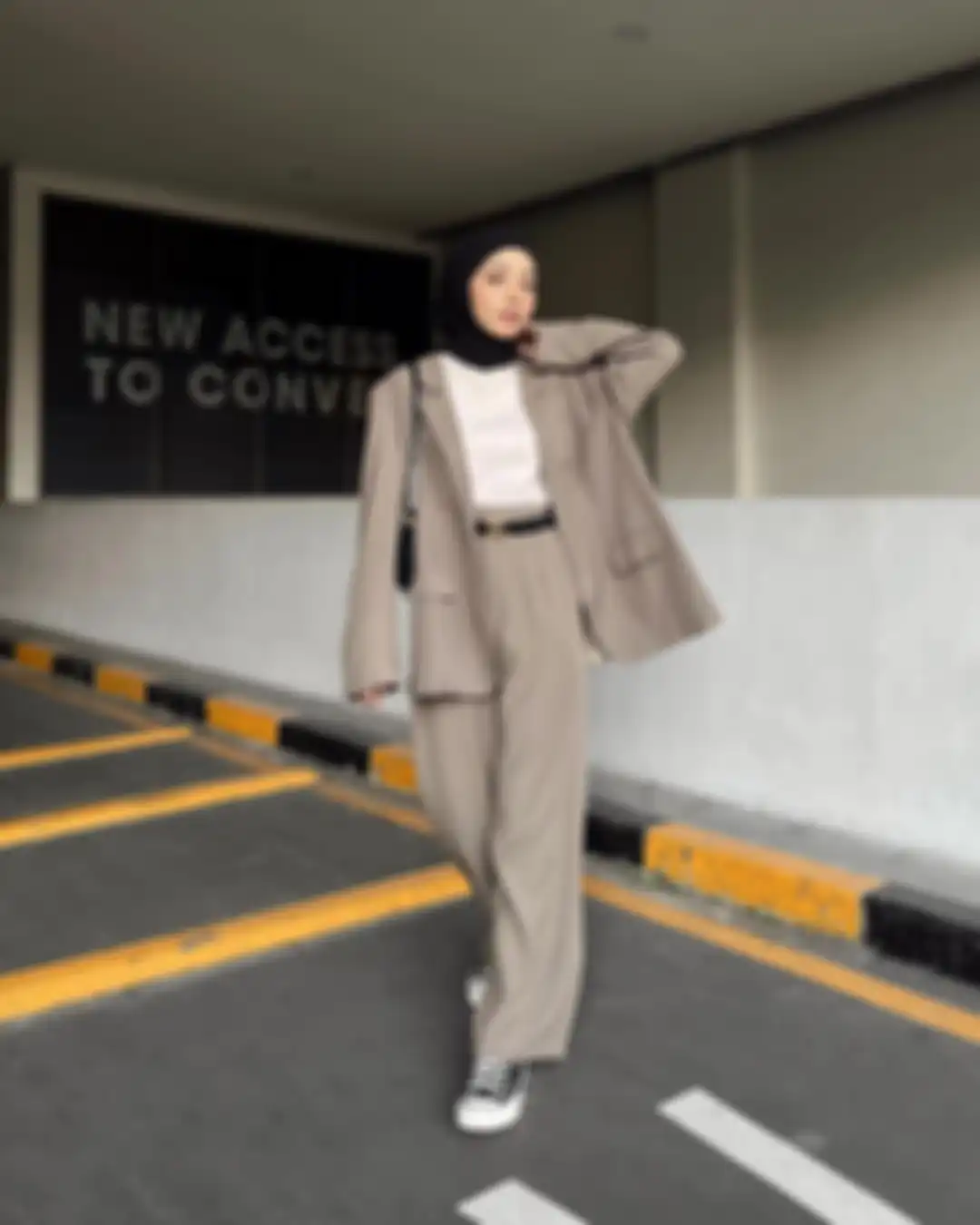 Inspirasi Outfit Blazer Hijab Paling Kece dan Stylish, Yuk Cobain