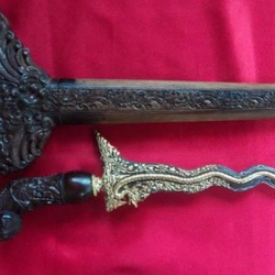 sunan kalijaga pegang keris