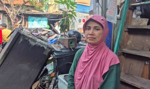 Wanita Tangguh! Cerita Siti Khotijah Angkat Air Lawan Api Kebakaran ...