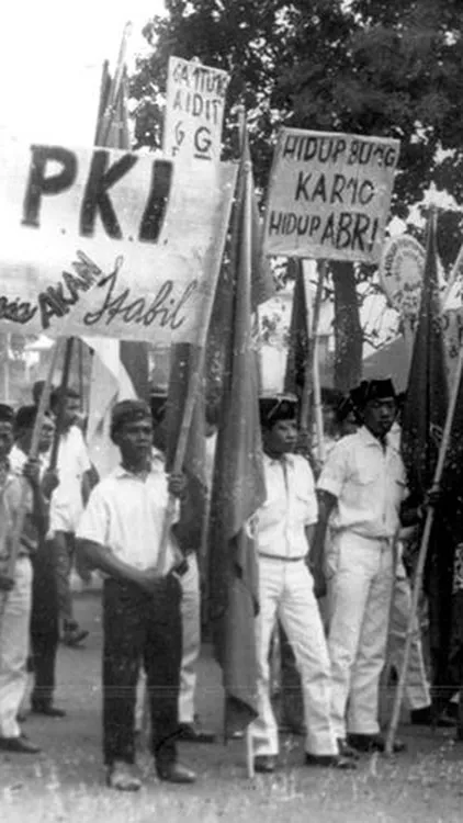 Resume Singkat Sejarah PKI di Indonesia: dari Kedatangan Sneevlit ...