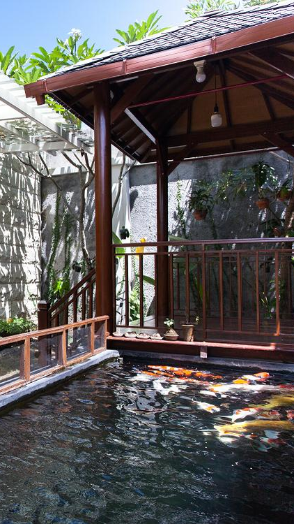 Bikin Adem dan Rindang, Berikut Inspirasi Gazebo dan Kolam Ikan di ...