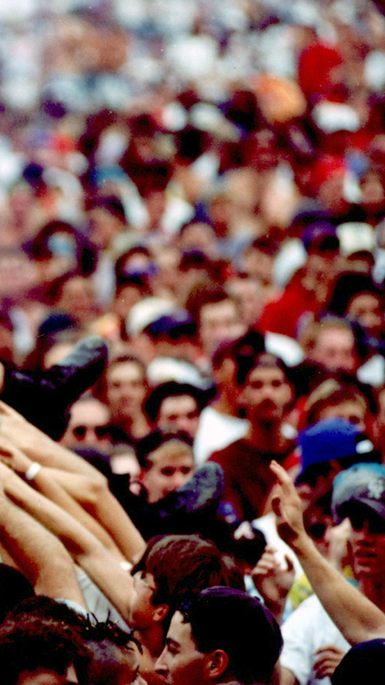 Ini Dia Awal Mula dan Sejarah dari Moshing dan Mosh Pit!