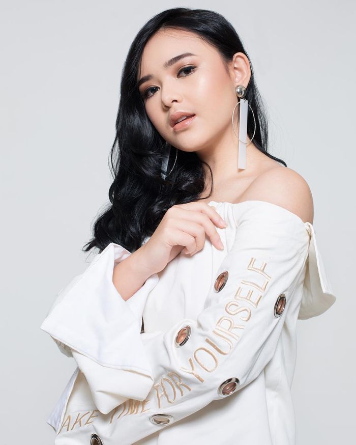 Tanpa Bra, Penampilan Seksi Amanda Manopo Pamer Belahan Dada Bikin ...