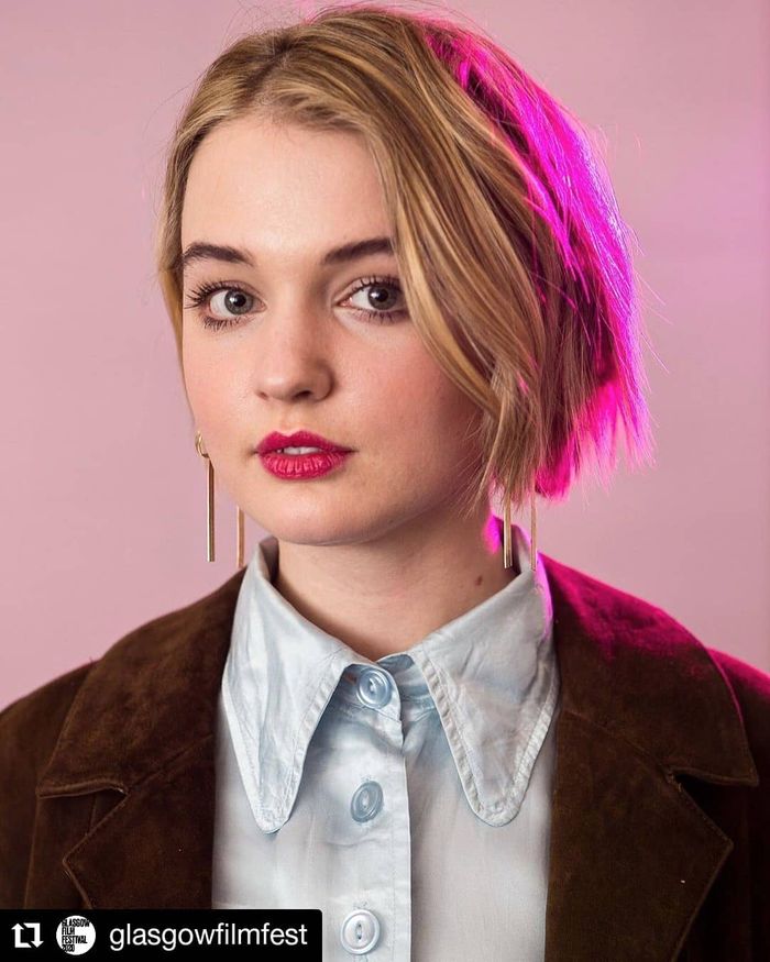 5 Pesona Tallulah Greive, Pemeran Princess Gwen di Film Cinderella 2021 - CewekBanget