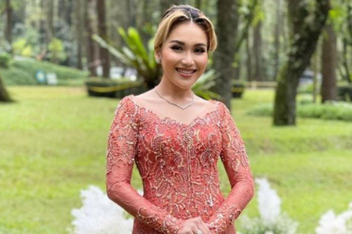 BERITA TERPOPULER: Pesona Sepupu Ayu Ting Ting yang Nggak Kalah Cantik ...