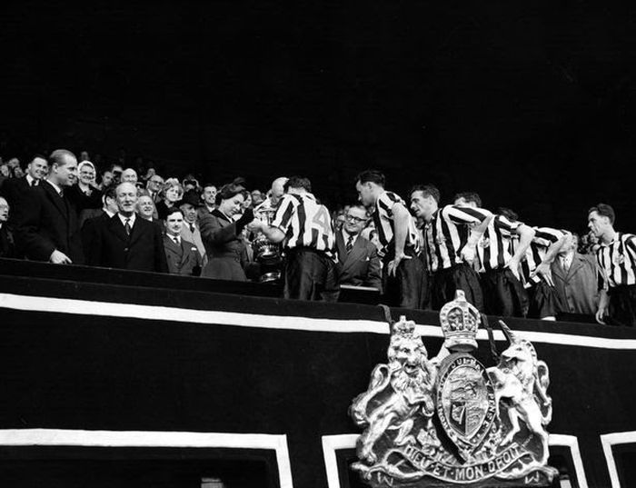 Elizabeth II di Final Piala FA, Kompetisi Sepak Bola Tertua di Dunia ...