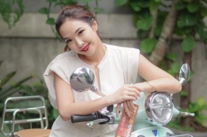 Gisella Anastasia Asyik Gendong-gendongan dan Tiduran di Dada Wijin saat di Pantai, Kemesraannya ...