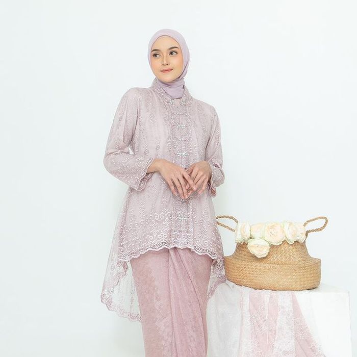 5 Inspirasi Outfit Kebaya Hijab yang Bagus Untuk Wisuda, Simak ...