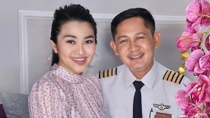 Suami Pilot Fitri Carlina Pensiun dan Tinggalkan Gaji Setara Presiden ...
