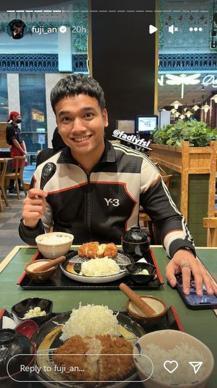 Fadly Faisal dan Rebecca Klopper Diisukan Putus, Netizen Salfok Unggahan Fuji yang Perlihatkan ...