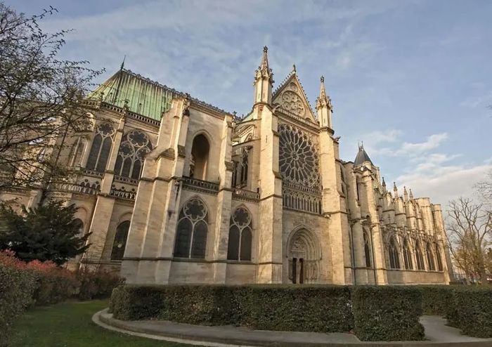 Arsitektur Gotik: Dari Ejekan hingga Pencapaian di Abad Pertengahan ...