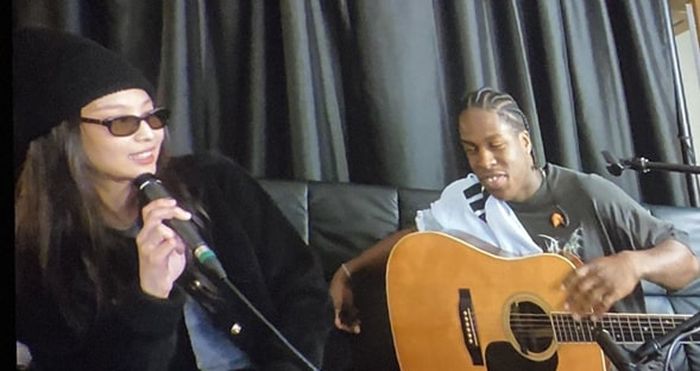 Beri Kejutan, Jennie BLACKPINK Hadir di Konser Daniel Caesar Sebagai Penerjemah