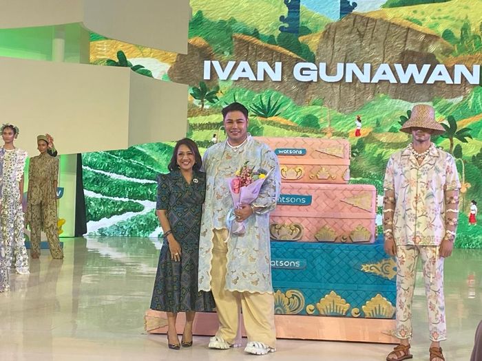 Terinspirasi Keindahan Alam Bali, Ivan Gunawan Rancang Seragam Karyawan