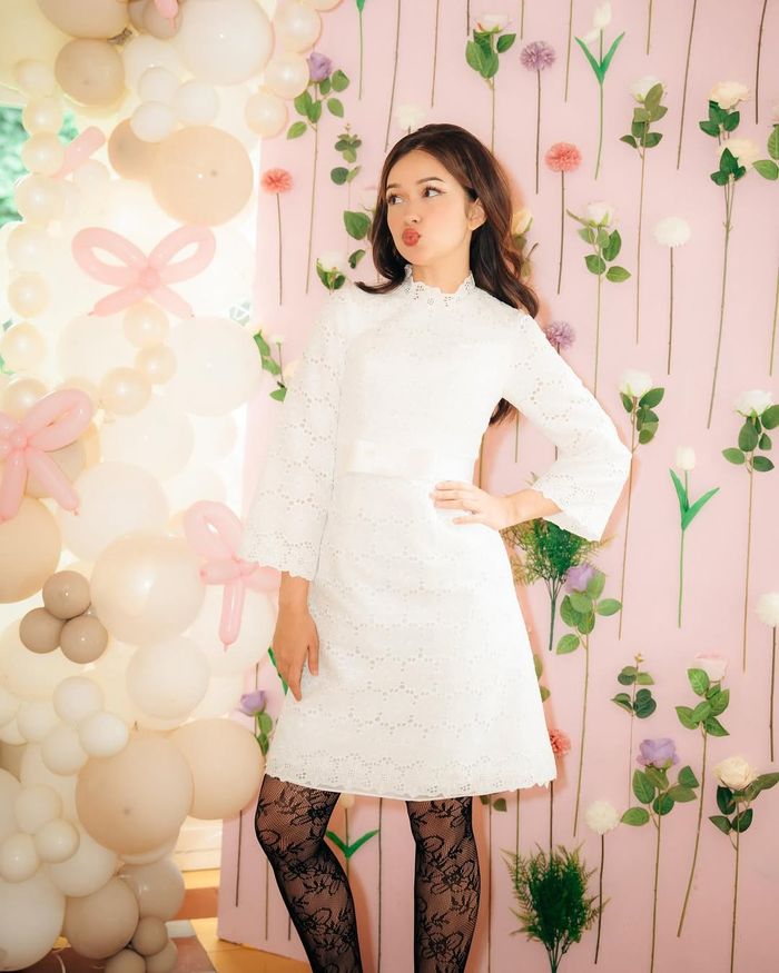 Rayakan Ulang Tahun ke 23, Rebecca Klopper Tampil Serba Putih bak Artis ...