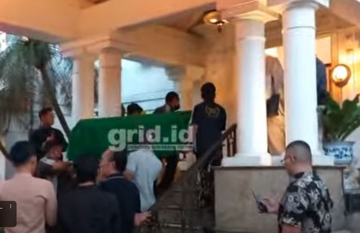 Jenazah Hotma Sitompul Tiba di Rumah Duka, Begini Suasana Kediaman sang Pengacara yang Sempat ...