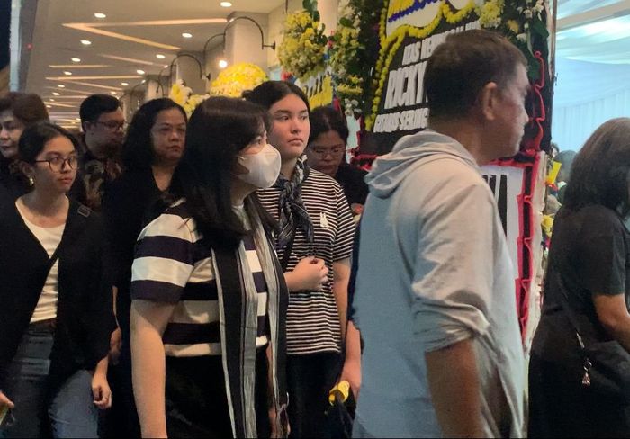 Jenazah Ricky Siahaan Tiba di Rumah Duka RSPAD Gatot Subroto, Disambut ...