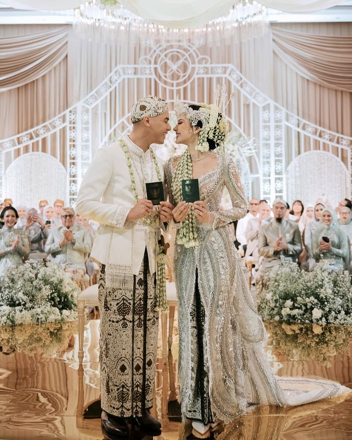 Megahnya Kebaya Akad Nikah Alyssa Daguise, Rancangan Tex Saverio yang Bertabur Kristal