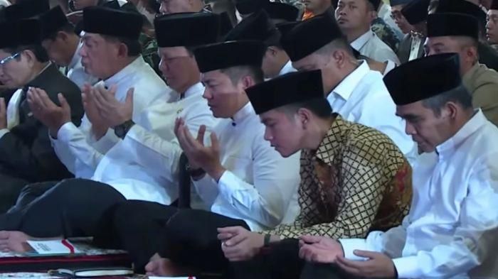 Pulang dari China, Prabowo Peringati Maulid Nabi Muhammad SAW di Masjid ...