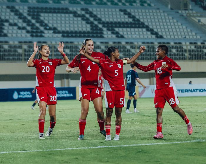 Usung Misi Balas Dendam, Claudia Scheunemann Mohon Agar Warga ...