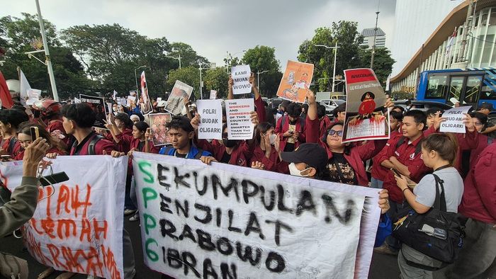 Deretan Poster Demo Mahasiswa UBK di Patung Kuda, Apa Saja Isi Tuntutannya?