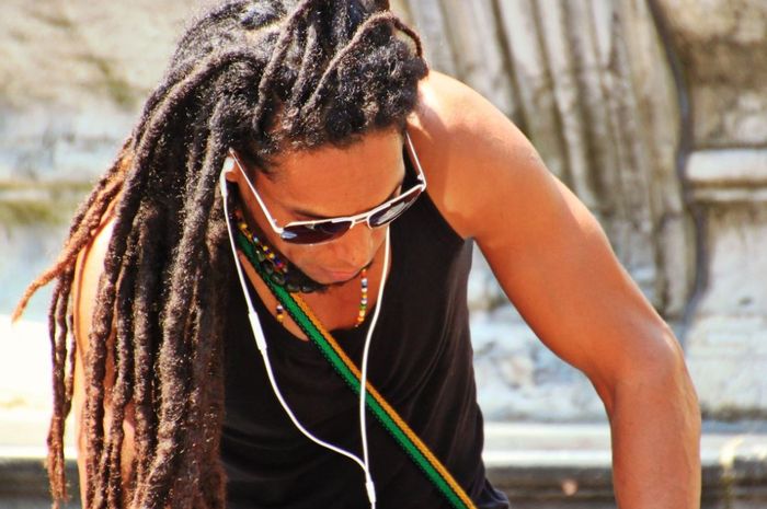 Tak Banyak yang Tahu, Arti Mimpi Punya Rambut Gondrong Ternyata ...