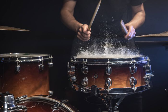 Contoh Alat Musik Ritmis yang Dimainkan dengan Cara Dipukul, Materi ...