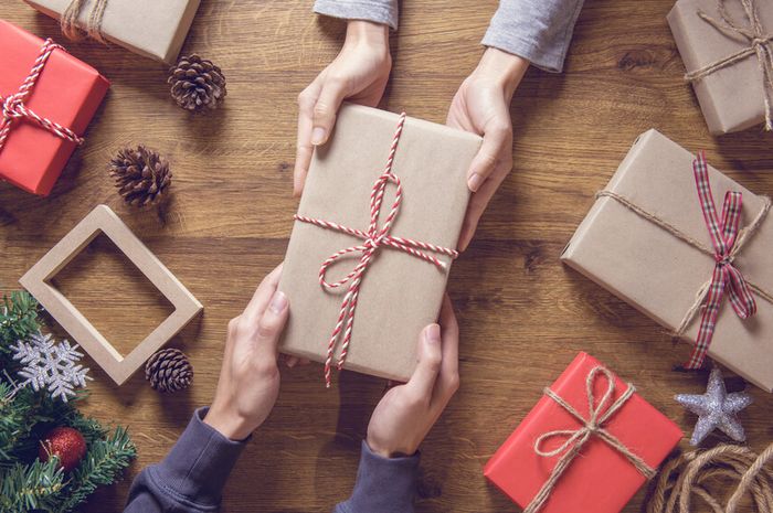 7 Cara Memilih Kado Spesial yang Tepat untuk Orang Tersayang - CewekBanget