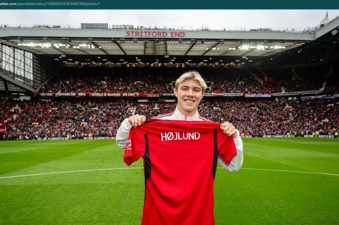Rasmus Holjund Dapat Wejangan dari Seniornya, Harus Lakukan Hal Ini di Manchester United - Juara.net