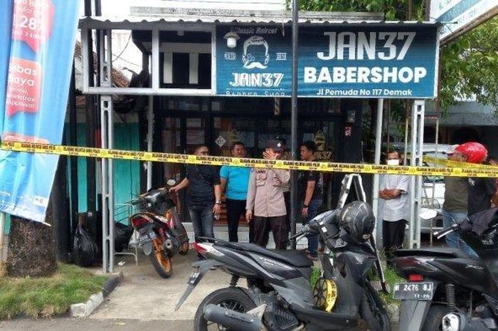 Penemuan Mayat Laki-laki Misterius di Barbershop Demak, Korban ...