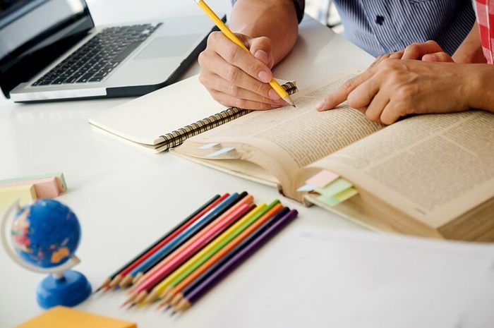 Contoh Penulisan Kata Depan 'di-' yang Benar pada Penyusunan Kalimat - Bobo