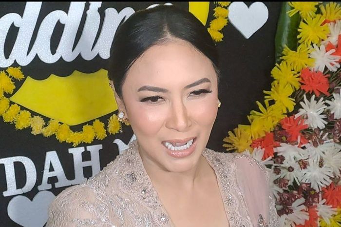 Mewah! InI Isi Souvenir Pernikahan Kakak Fuji, Frans Faisal dan Indah ... Mewah! InI Isi Souvenir Pernikahan Kakak Fuji, Frans Faisal dan Indah ...