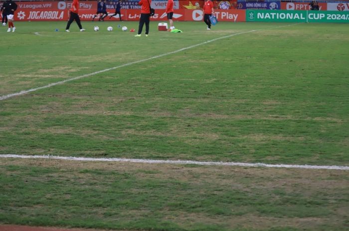 Kondisi Rumput Stadion My Dinh Rusak Parah Jadi Alasan Timnas Vietnam ...