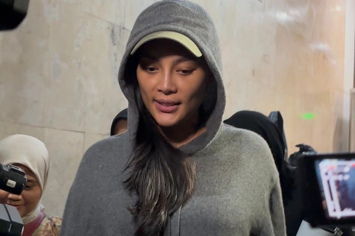 Legowo, Erika Carlina Pasrah Dihujat Hamil di Luar Nikah