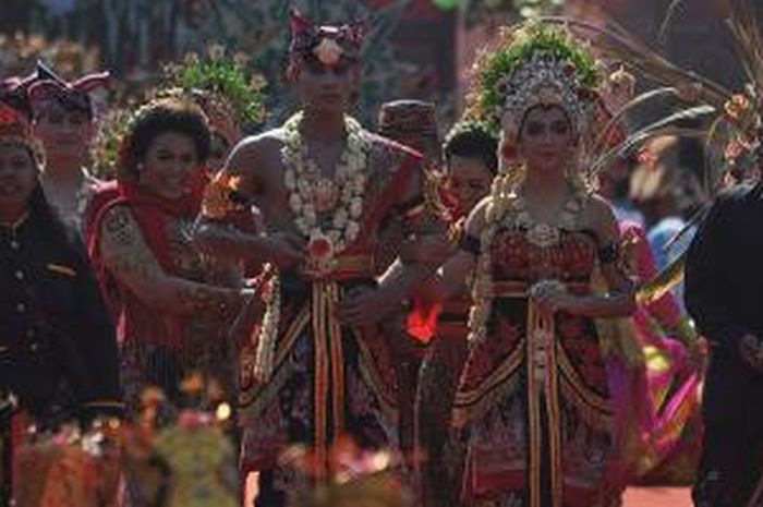 Mengenal Tradisi Pernikahan Kawin Colong yang Dilakukan Suku Osing di ...