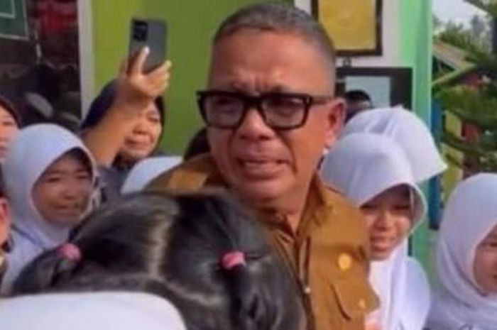 Kronologi Kepsek SMPN 1 Prabumulih Dikabarkan Dicopot Gegara Tegur Anak Pejabat, Ajudan Prabowo ...