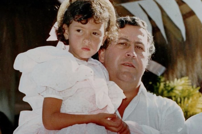 Pablo Escobar Bakar Uang Rp33 Miliar Demi Hangatkan Manuela Escobar ...