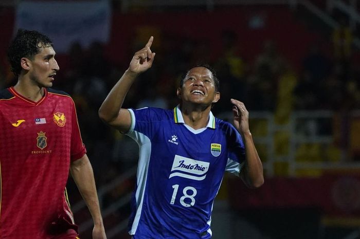 Minta Bantuan Polri, Polisi Malaysia Cari Gelandang Persib Adam Alis Karena Kasus - Bolasport.com