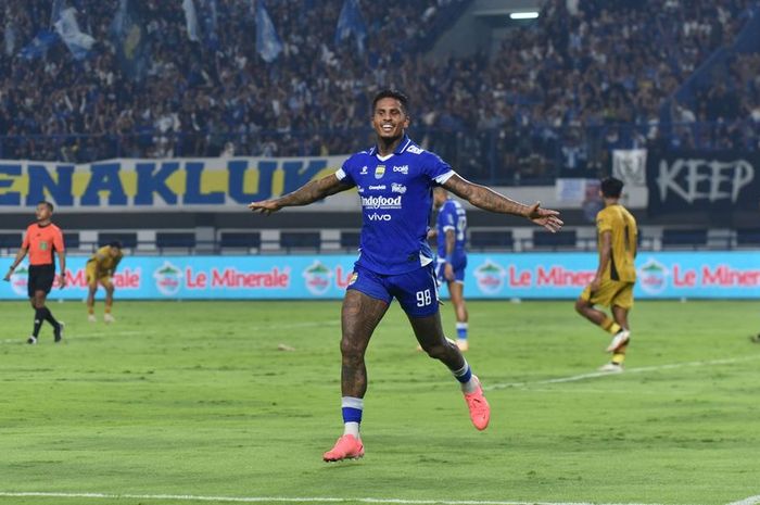 Curhat Ramon Tanque Setelah Perlahan Menjadi Senjata Mematikan Persib ...