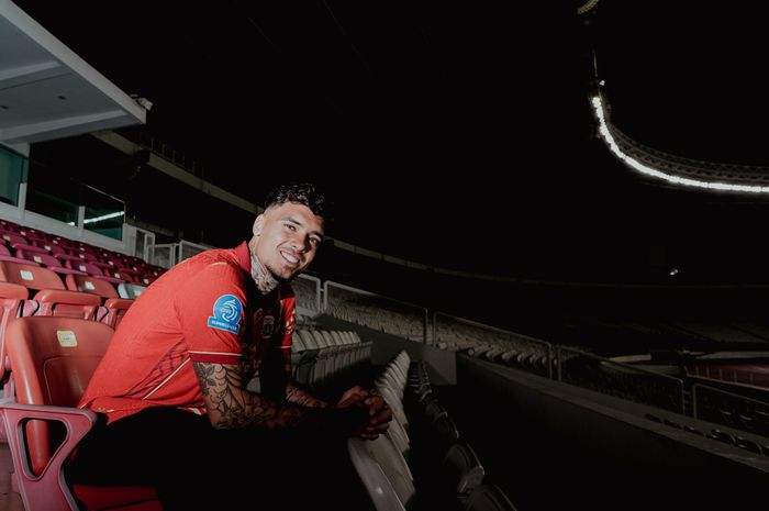 RESMI - Shayne Pattynama Gabung Persija, Sinyal Macan Kemayoran Kejar ...