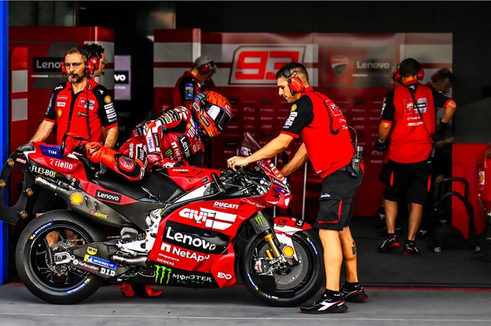 Ketakutan Marc Marquez kepada Marco Bezzecchi Makin Menjadi Jelang ...
