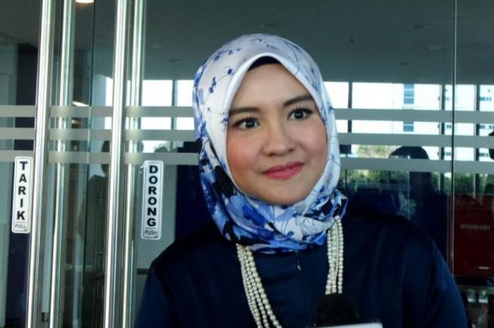 Banyak Keajaiban! Intan Nuraini Ceritakan Momen Haru Naik Haji di Tahun ...