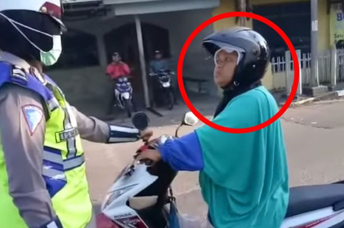 Video Viral Emak-emak Marahi Polwan, Polisi Ungkap Fakta Mengejutkan, Ternyata Wanita itu ...