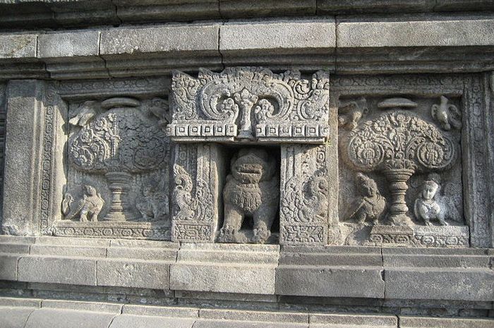 Simbol Burung pada Relief Candi Indonesia - National Geographic