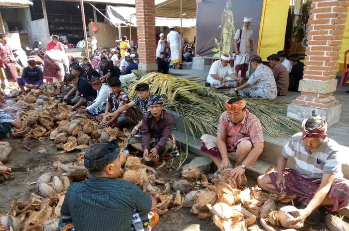 Inilah Kegiatan Gotong Royong yang Dilakukan Tradisi Ngayah di Bali
