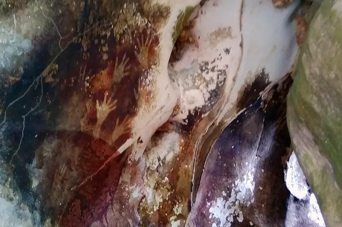 Menemukan Lukisan Babi Rusa dan Cap Tangan Manusia Purba di Leang-Leang ...