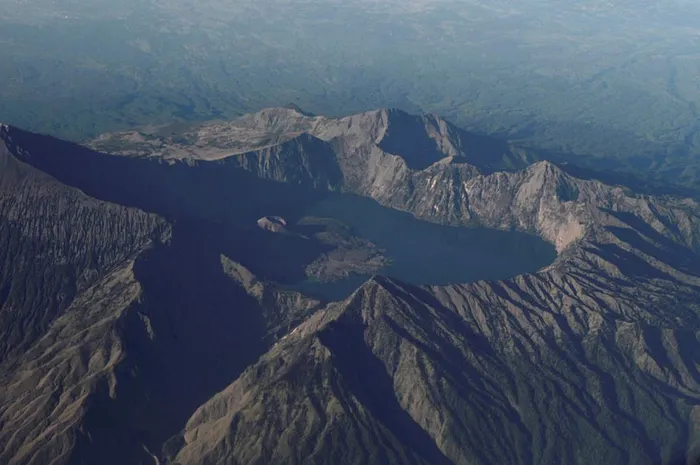 Sejarah Gunung Rinjani, Legenda Dewi Anjani, dan Jejak Kedahsyatannya ...