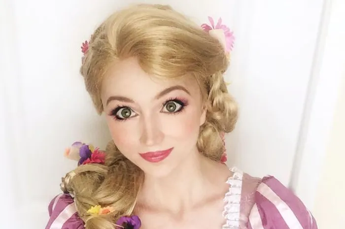 [Foto] Sarah Ingle, Model yang Menghabiskan 190 Juta Rupiah untuk ...