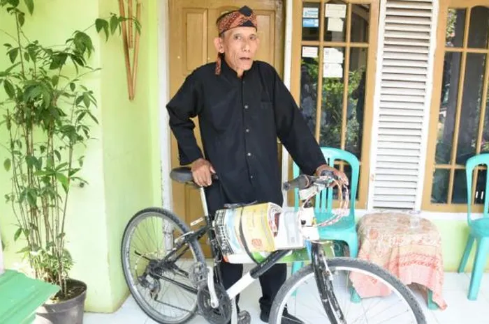 Djudju Djunaedi Alias Abah Udju, 28 Tahun Membuka Perpustakaan Keliling ...