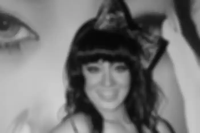 Inna Kamarie: Album yang Benar-benar Inna - Page all