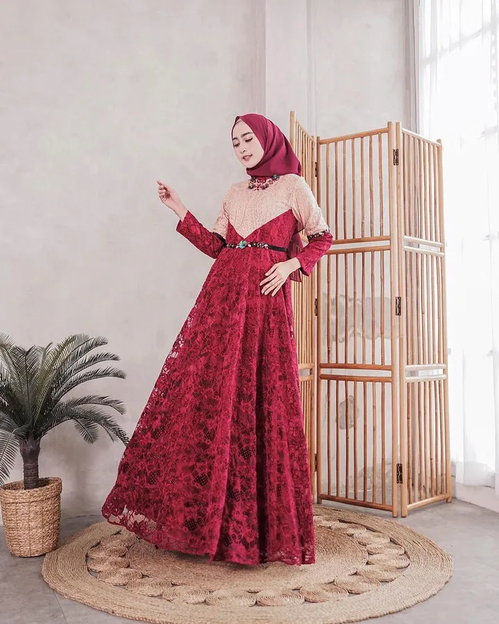 5 Outfit Hijab Warna Merah Cocok Buat Kondangan, Siap Jadi Perhatian